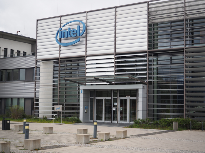 Intel vs. VLSI Case Study: Important Case Study Implications - Sul Lee ...
